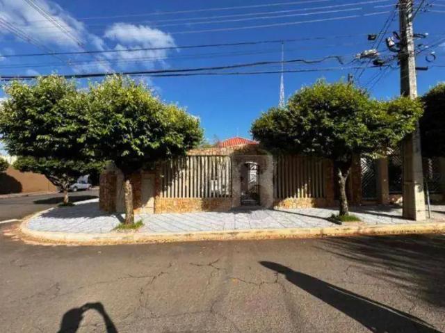 Casa / Sobrado para Venda em Londrina/PR Jardim Adriana II 4 Quartos
