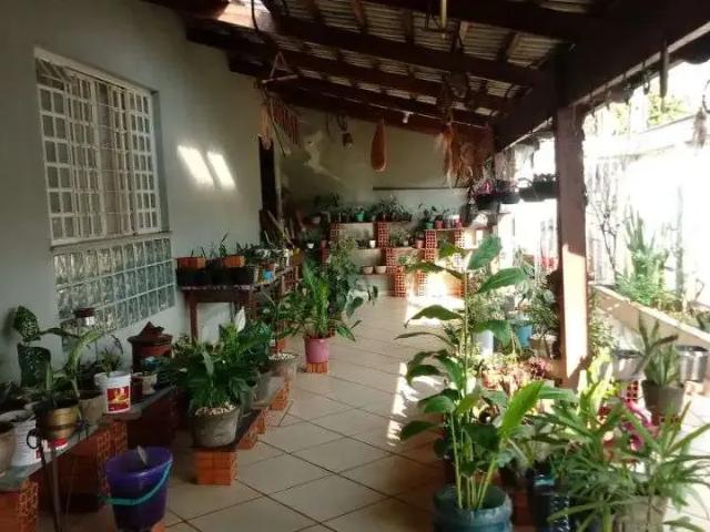 Casa / Sobrado para Venda em Londrina/PR Jardim Bandeirantes 4 Quartos