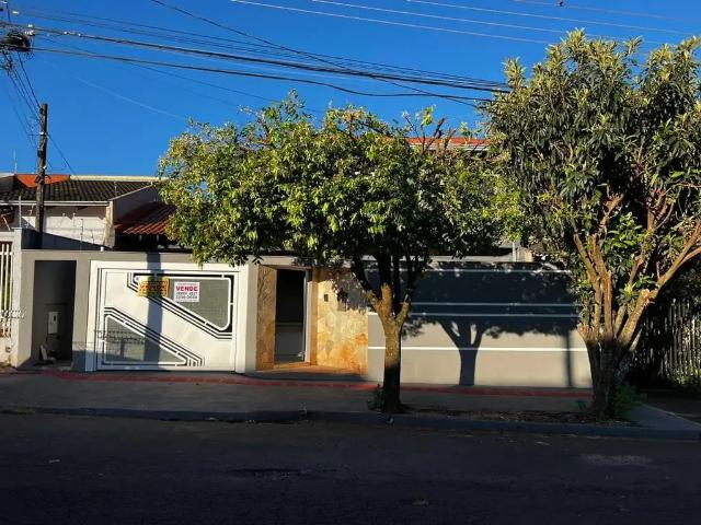 Casa / Sobrado para Venda em Londrina/PR Jardim Burle Marx 3 Quartos