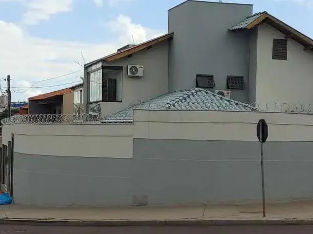 Casa / Sobrado para Venda em Londrina/PR Jardim dos Alpes I 3 Quartos