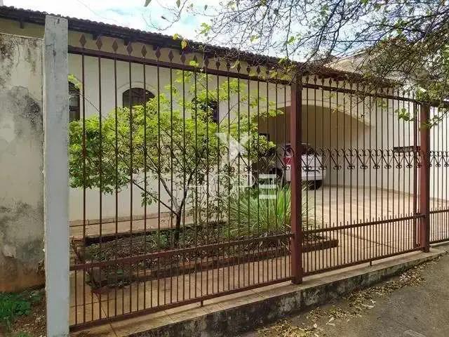 Casa / Sobrado para Venda em Londrina/PR Jardim Londrilar 3 Quartos