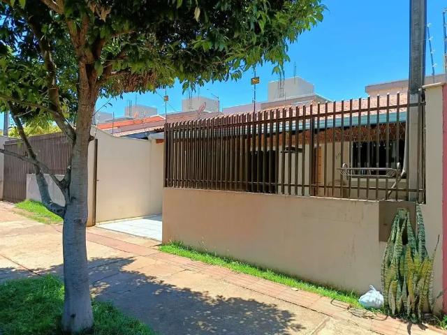 Casa / Sobrado para Venda em Londrina/PR Jardim Maria Luiza 3 Quartos