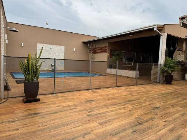 Casa / Sobrado para Venda em Londrina/PR Jardim Shangri la 3 Quartos