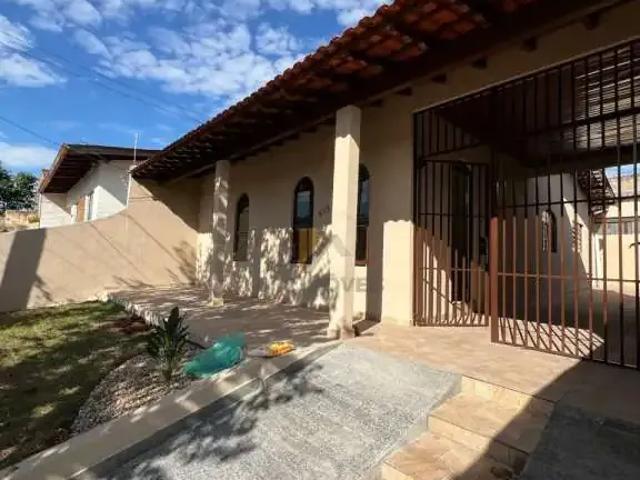 Casa / Sobrado para Venda em Londrina/PR Jardim Shangri la 3 Quartos