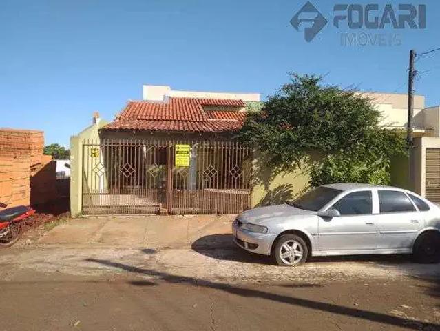 Casa / Sobrado para Venda em Londrina/PR Lago Juliana 3 Quartos