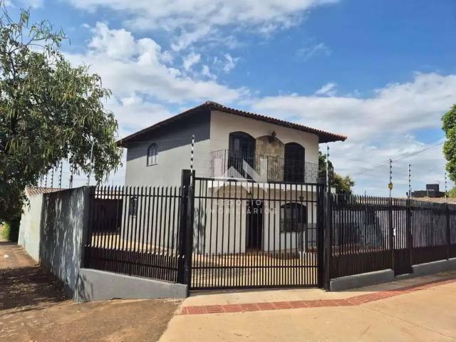 Casa / Sobrado para Venda em Londrina/PR Leonor 4 Quartos