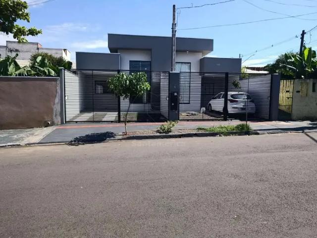 Casa / Sobrado para Venda em Londrina/PR Leonor 3 Quartos