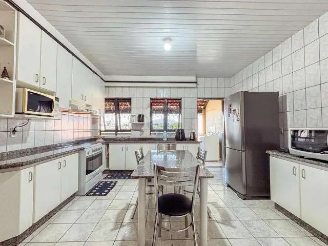 Casa / Sobrado para Venda em Londrina/PR Leonor 3 Quartos