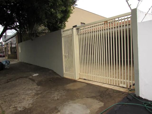 Casa / Sobrado para Venda em Londrina/PR Leonor 3 Quartos