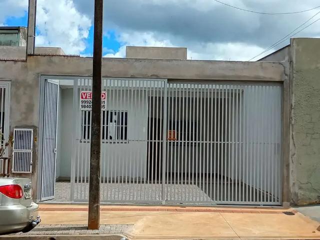 Casa / Sobrado para Venda em Londrina/PR Leonor 3 Quartos