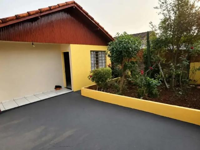 Casa / Sobrado para Venda em Londrina/PR Leonor 3 Quartos