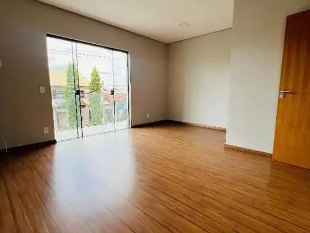 Casa / Sobrado para Venda em Londrina/PR Leonor 3 Quartos