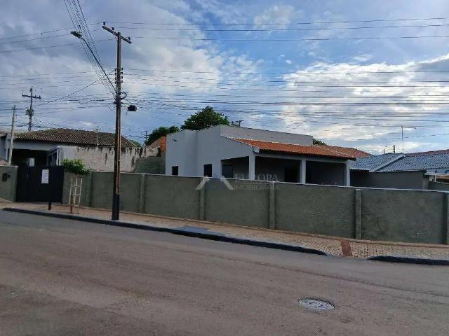 Casa / Sobrado para Venda em Londrina/PR Parigot de Souza 2 2 Quartos