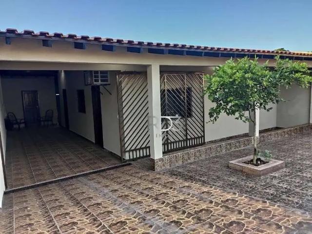 Casa / Sobrado para Venda em Londrina/PR Parigot de Souza 2 3 Quartos