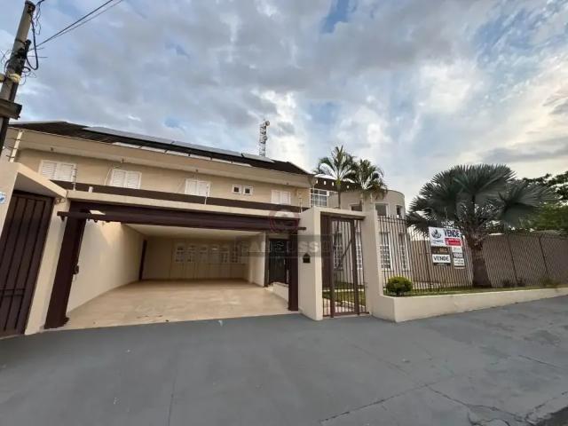 Casa / Sobrado para Venda em Londrina/PR Parque Residencial Alcântara 3 Quartos