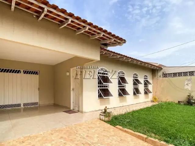 Casa / Sobrado para Venda em Londrina/PR Parque Residencial Joaquim Toledo Piza 3 Quartos