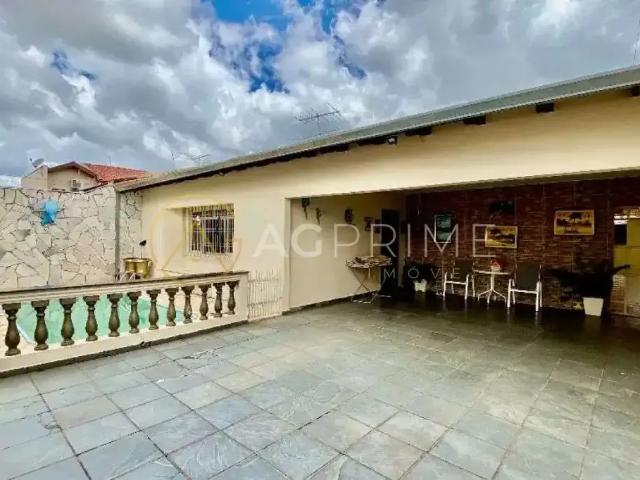 Casa / Sobrado para Venda em Londrina/PR Pinheiros 3 Quartos
