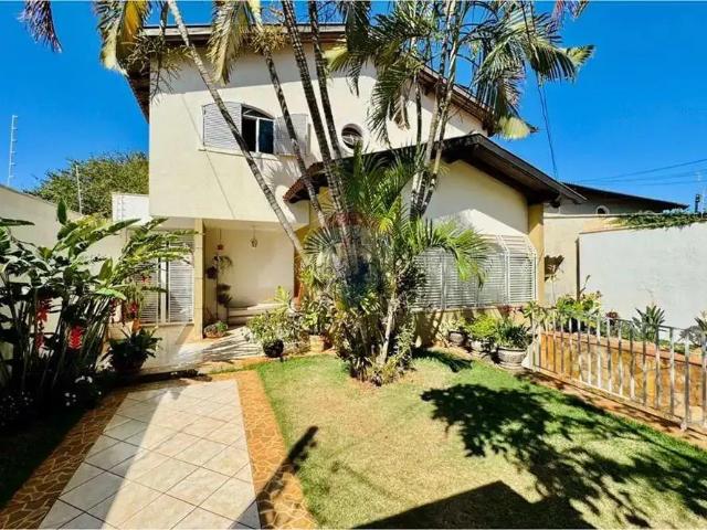 Casa / Sobrado para Venda em Londrina/PR Quebec 4 Quartos