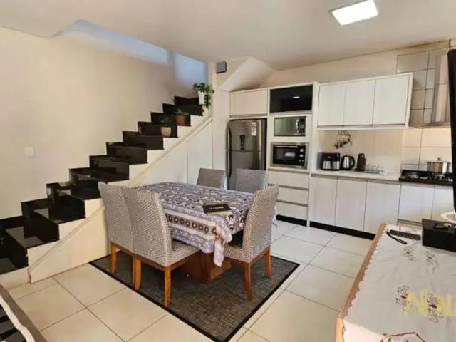Casa / Sobrado para Venda em Londrina/PR Residencial Quadra Norte 4 Quartos
