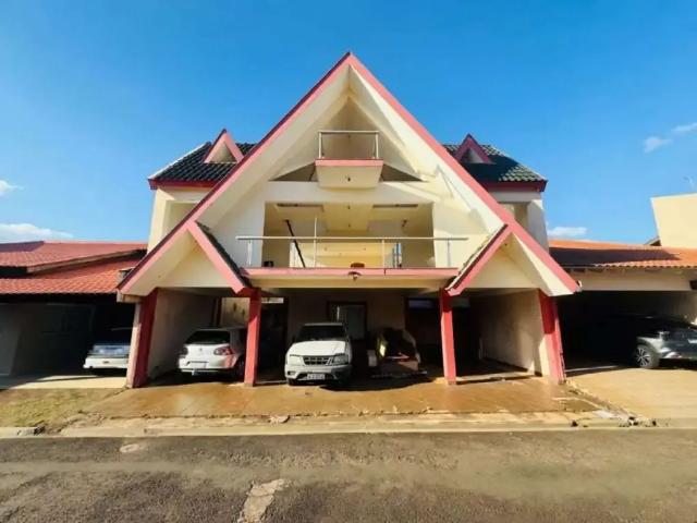 Casa / Sobrado para Venda em Londrina/PR Residencial Santa Clara 4 Quartos