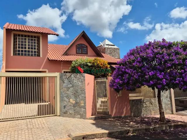 Casa / Sobrado para Venda em Londrina/PR São Pedro 4 Quartos