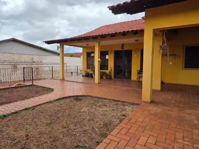 Casa / Sobrado para Venda em Londrina/PR Santa Mônica 4 Quartos