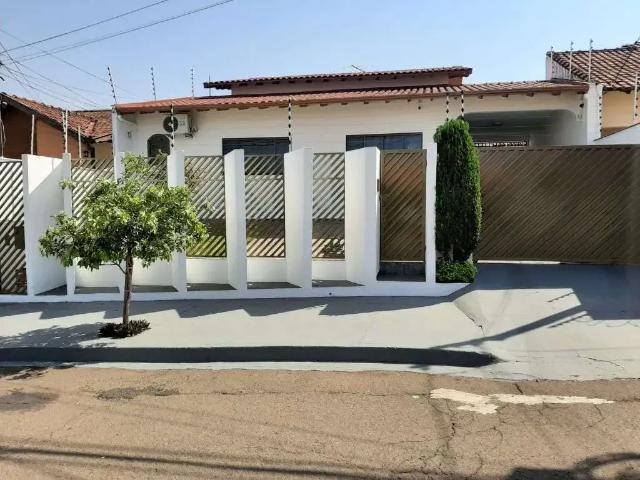 Casa / Sobrado para Venda em Londrina/PR Santa Mônica 3 Quartos