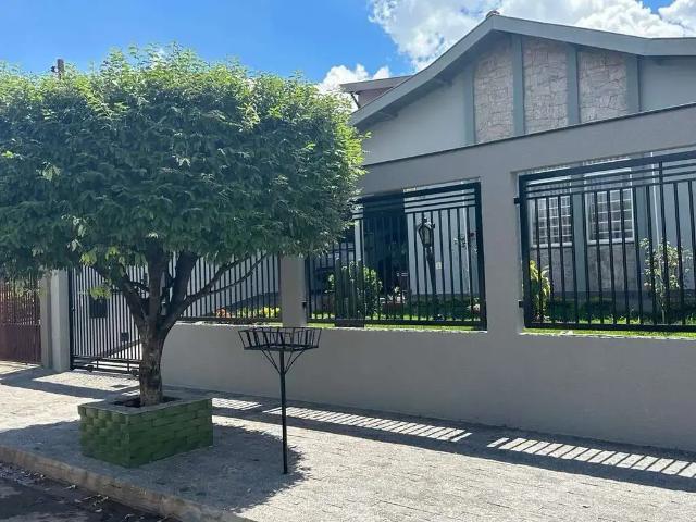 Casa / Sobrado para Venda em Londrina/PR Santa Mônica 3 Quartos
