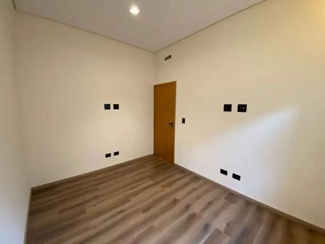 Casa / Sobrado para Venda em Londrina/PR Tarobá 3 Quartos