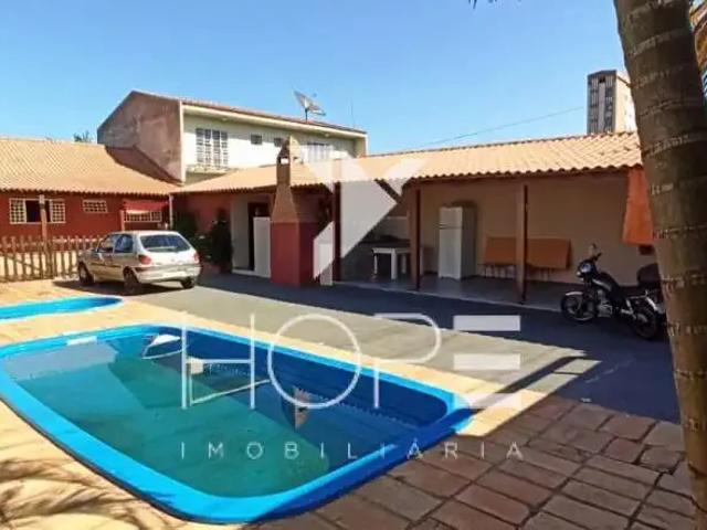Casa / Sobrado para Venda em Londrina/PR Vila Brasil 4 Quartos