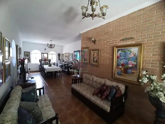Casa / Sobrado para Venda em Lorena/SP Centro