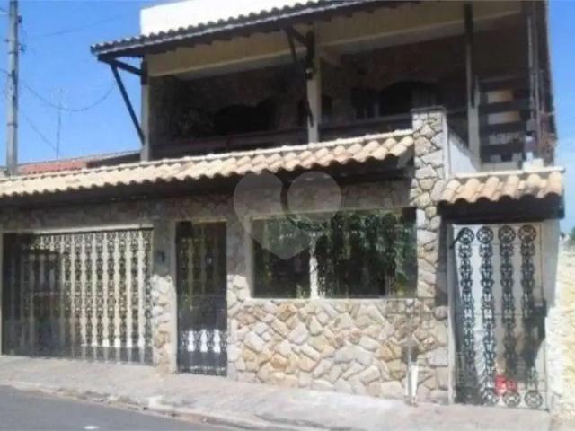 Casa / Sobrado para Venda em Louveira/SP Vila Pasti 3 Quartos