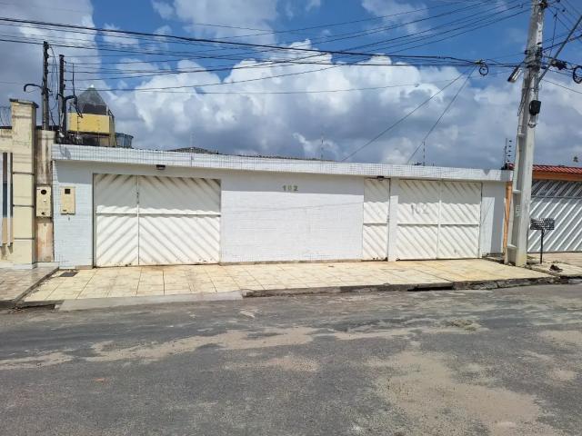 Casa / Sobrado para Venda em Manaus/AM Flores 3 Quartos