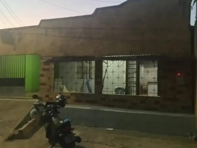 Casa / Sobrado para Venda em Manaus/AM Flores 3 Quartos