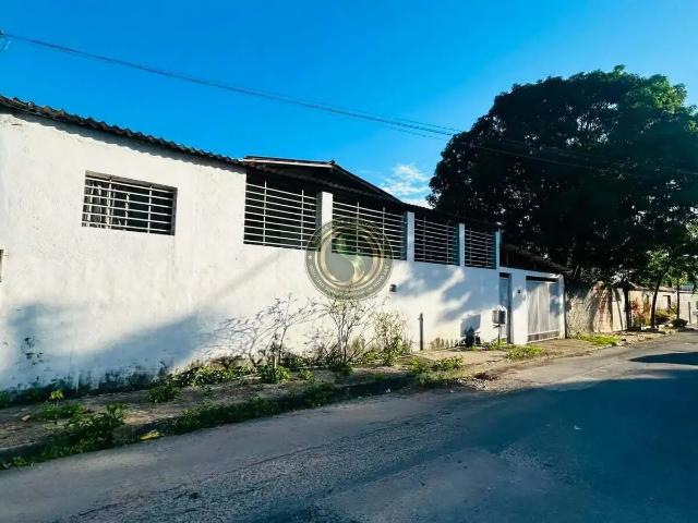 Casa / Sobrado para Venda em Manaus/AM Flores 4 Quartos