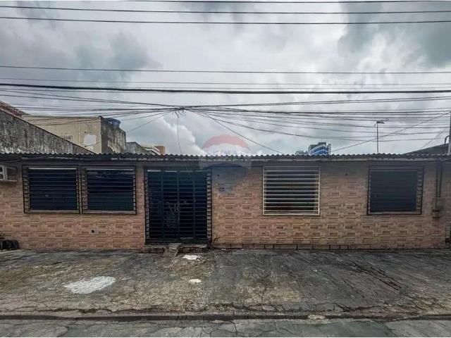Casa / Sobrado para Venda em Manaus/AM Praça 14 de Janeiro 3 Quartos