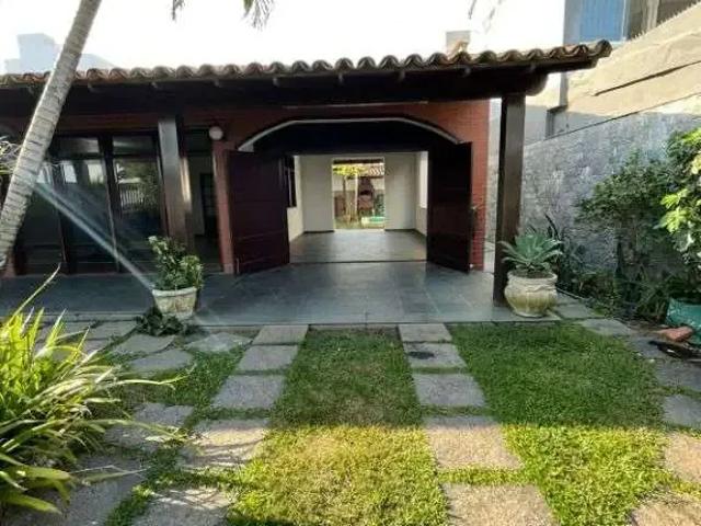 Casa / Sobrado para Venda em Macaé/RJ Cavaleiros 3 Quartos
