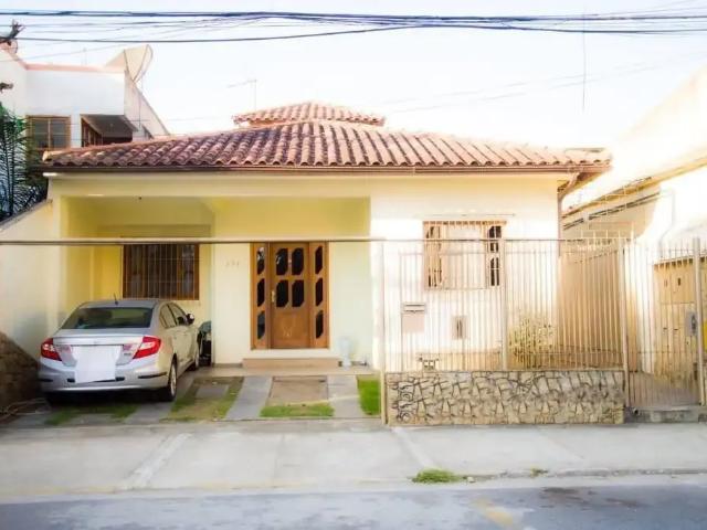 Casa / Sobrado para Venda em Macaé/RJ Centro 3 Quartos