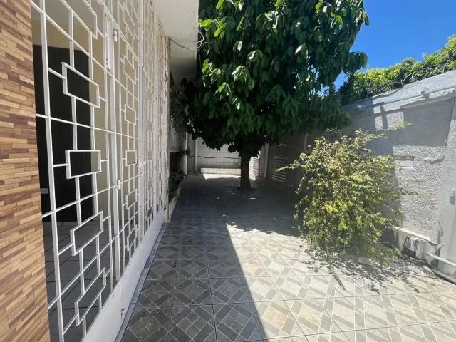 Casa / Sobrado para Venda em Maceió/AL Poço 4 Quartos