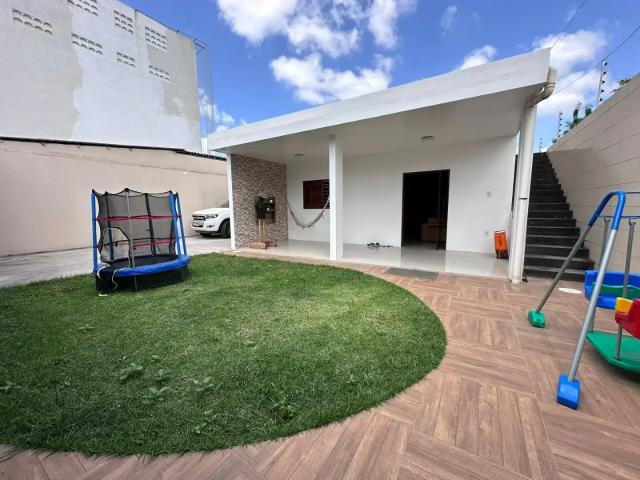 Casa / Sobrado para Venda em Maceió/AL Santa Lúcia 5 Quartos