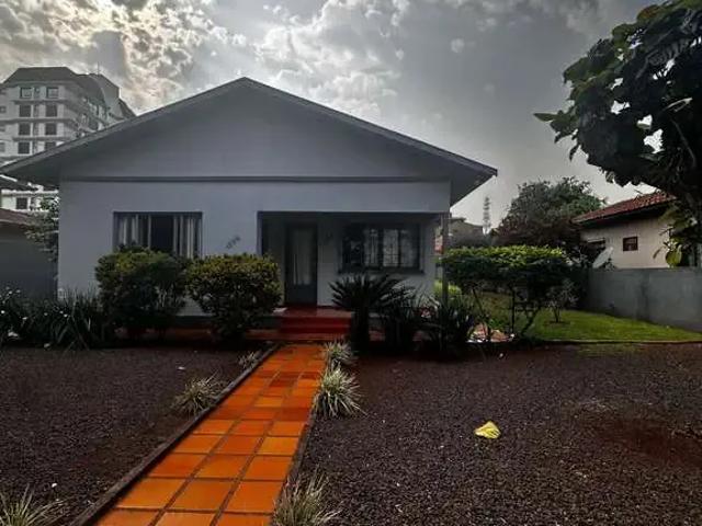Casa / Sobrado para Venda em Marechal Cândido Rondon/PR Centro 4 Quartos