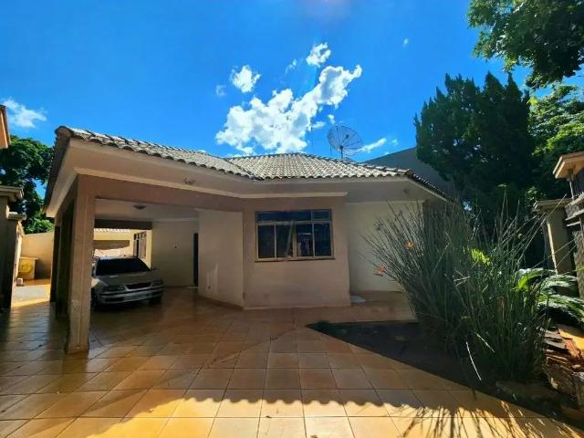 Casa / Sobrado para Venda em Marialva/PR Centro 4 Quartos
