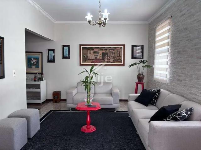 Casa / Sobrado para Venda em Marília/SP Jardim Luciana 4 Quartos
