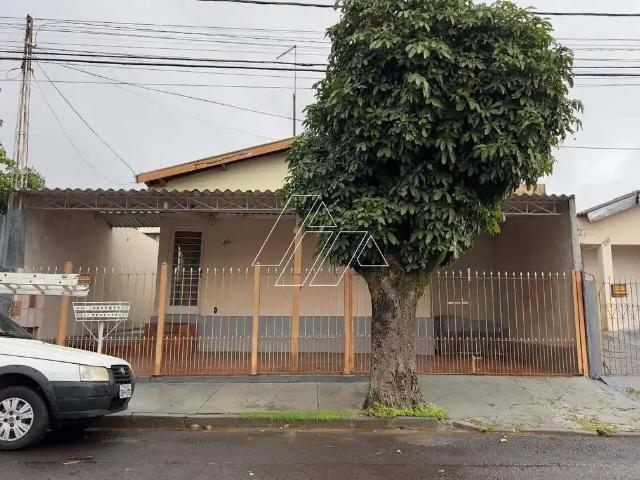 Casa / Sobrado para Venda em Marília/SP Palmital 3 Quartos