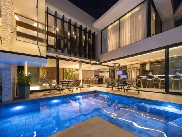 Casa / Sobrado para Venda em Maringá/PR Jardim Itália 4 Quartos