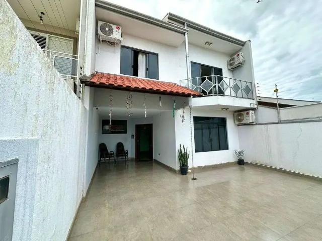 Casa / Sobrado para Venda em Maringá/PR Jardim Santa Helena 3 Quartos