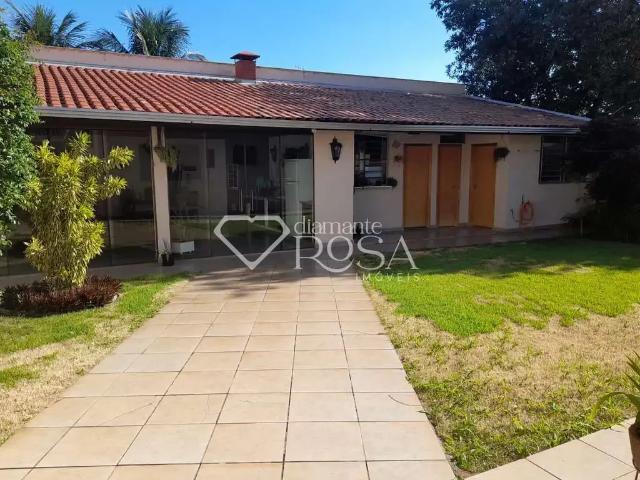 Casa / Sobrado para Venda em Maringá/PR Zona 02 2 Quartos