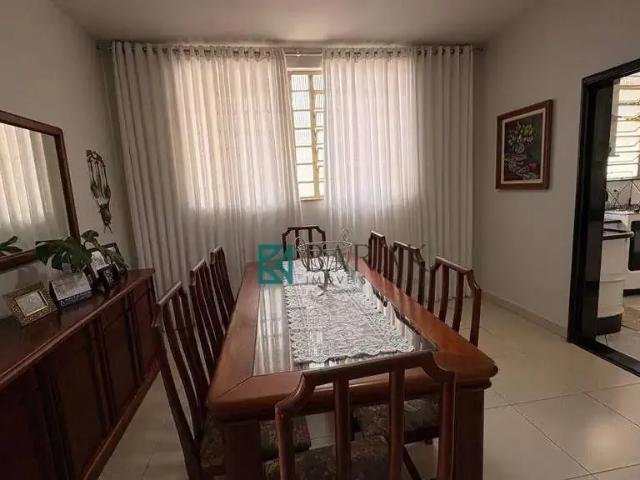 Casa / Sobrado para Venda em Maringá/PR Zona 04 4 Quartos