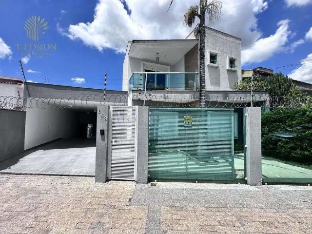 Casa / Sobrado para Venda em Maringá/PR Zona 04 5 Quartos