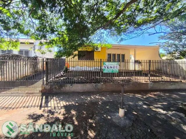 Casa / Sobrado para Venda em Maringá/PR Zona 04 3 Quartos